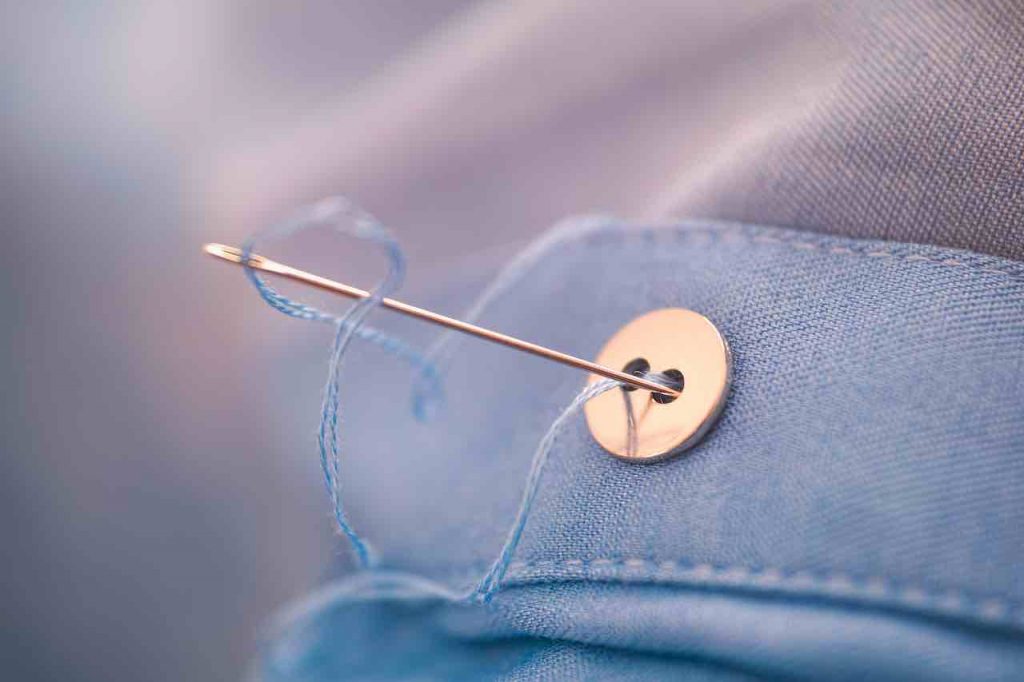 Come attaccare i bottoni: il procedimento e i trucchi da conoscere