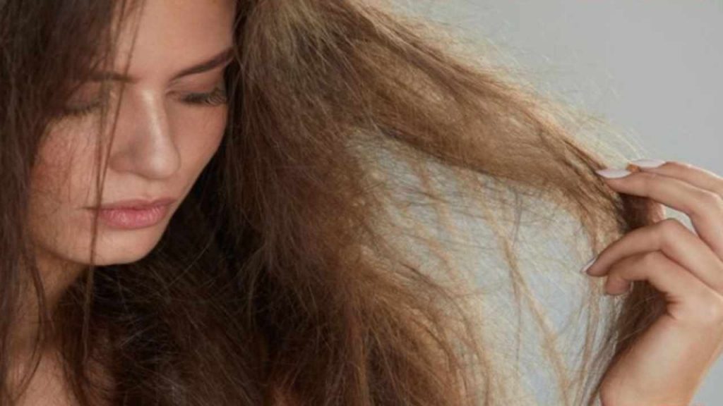 Capelli secchi, opachi e sfibrati ecco come farli riprendere con questi ...